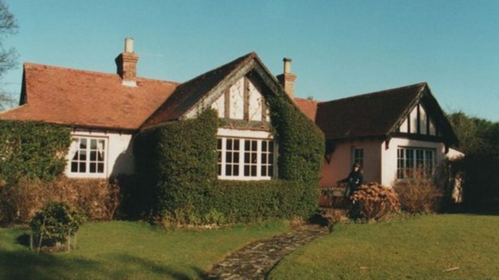 Author Mary Webb's home faces demolition - BBC News