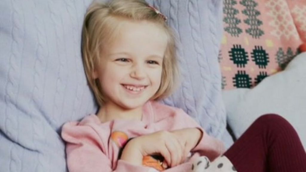 Model Holly Greenhow hoping to change attitudes - BBC News