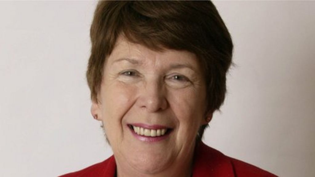 Labour MSP Helen Eadie dies, aged 66 - BBC News