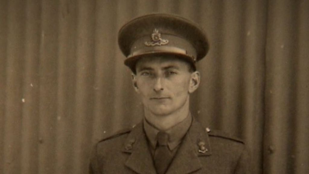 Letters of WW2 poet rediscovered - BBC News