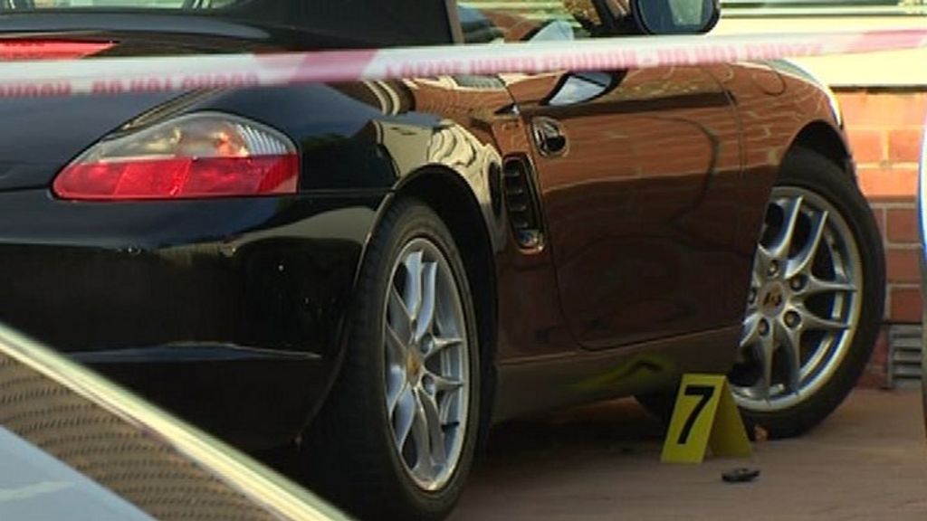 Police: Under-car bomb in Tullycarnet could have killed - BBC News