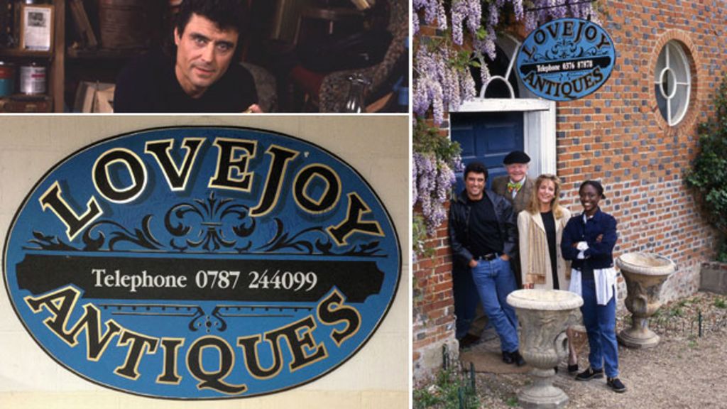 Lovejoy Antiques sign exceeds estimate at Suffolk auction - BBC News