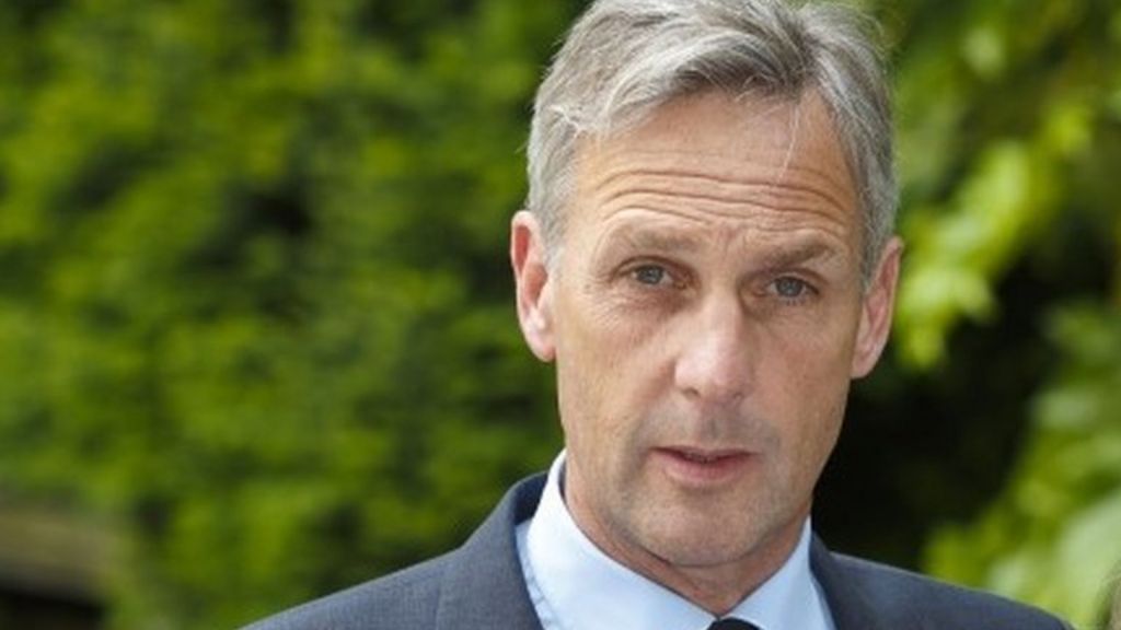 Solar farm approved for Richard Drax MP's family estate - BBC News