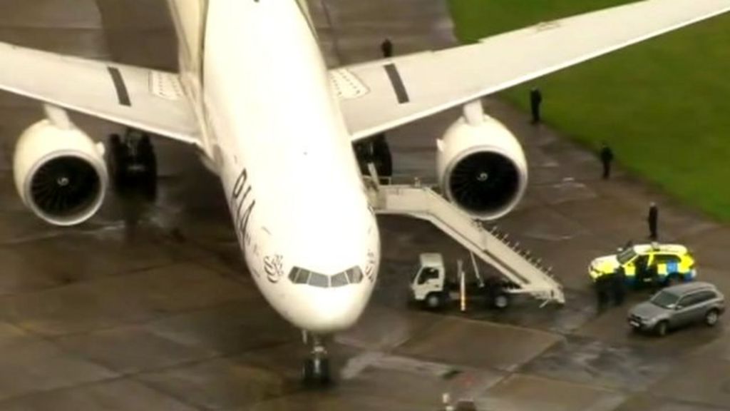 Two men 'threatened to blow up plane' diverted to Stansted - BBC News