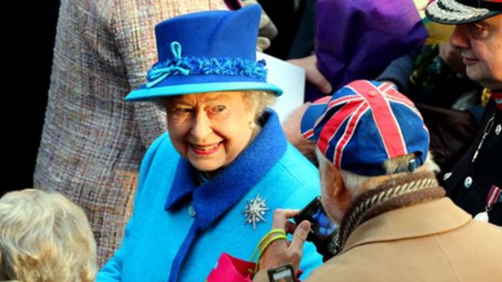 The Queen in Manchester to open Co-op 'green' headquarters - BBC News
