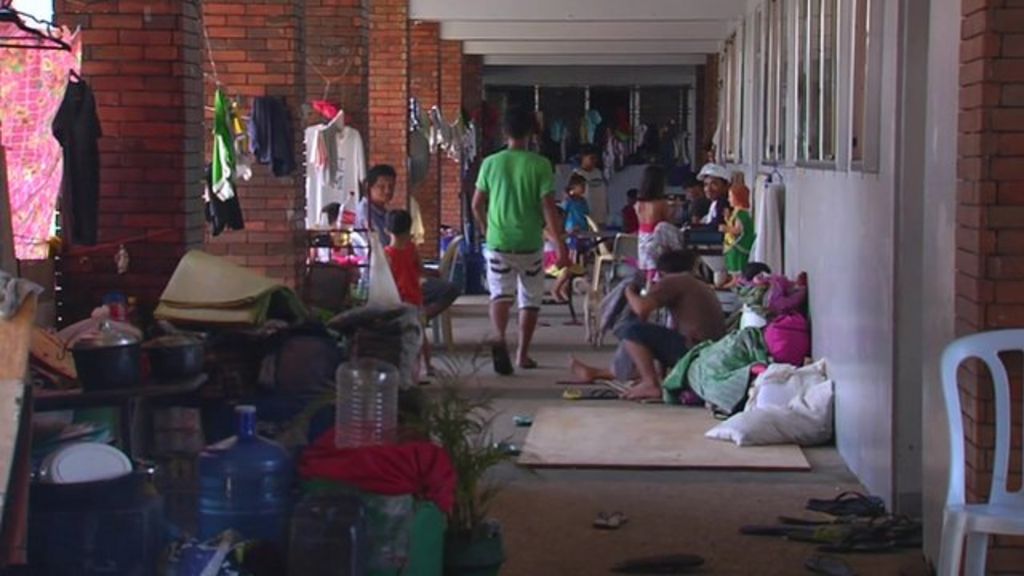 Tacloban school now 'home' to 1,500 people - BBC News