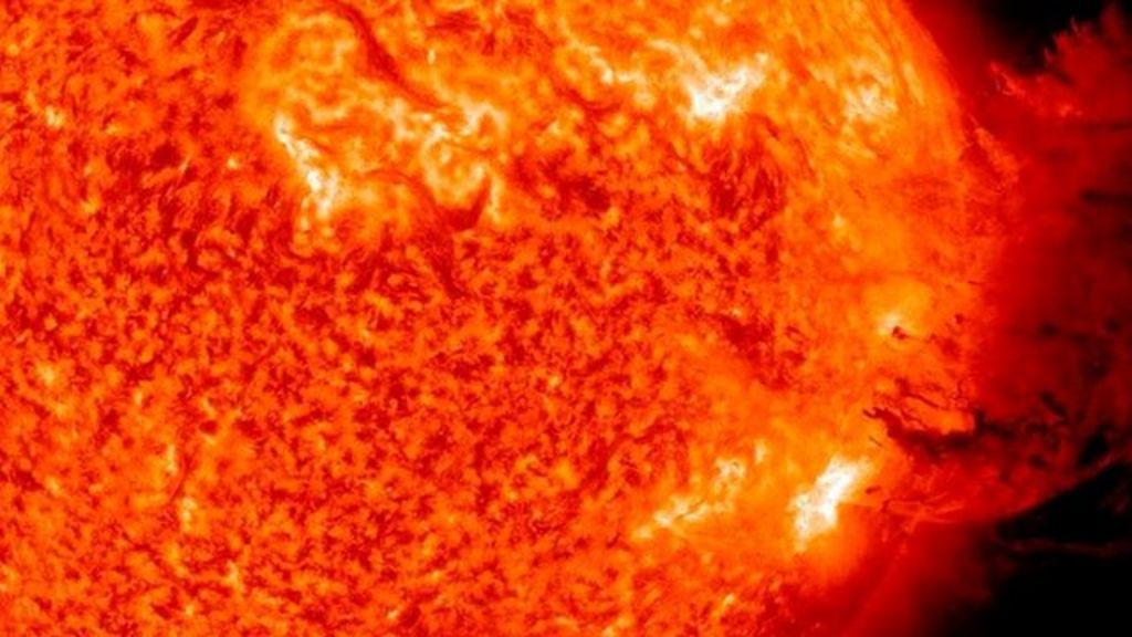 Sun's magnetic field set to 'flip' - BBC News