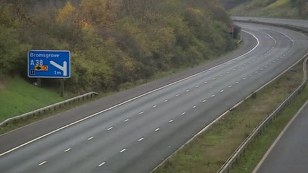 M42 motorway reopens in Worcestershire after 24 hours - BBC News
