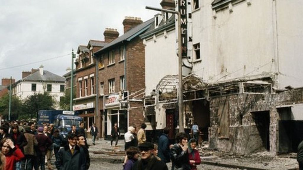 Undercover soldiers 'killed unarmed civilians in Belfast' - BBC News