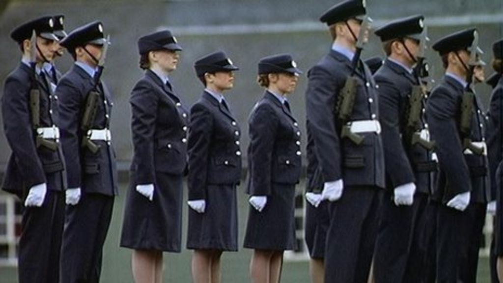 Female RAF recruits paid compensation for marching injuries - BBC News