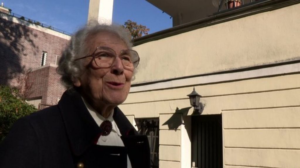 Judith Kerr revisits her childhood home in Berlin - BBC News