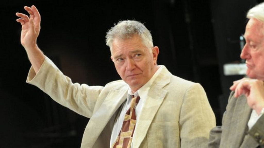 Martin Shaw stars in Twelve Angry Men on the West End stage - BBC News