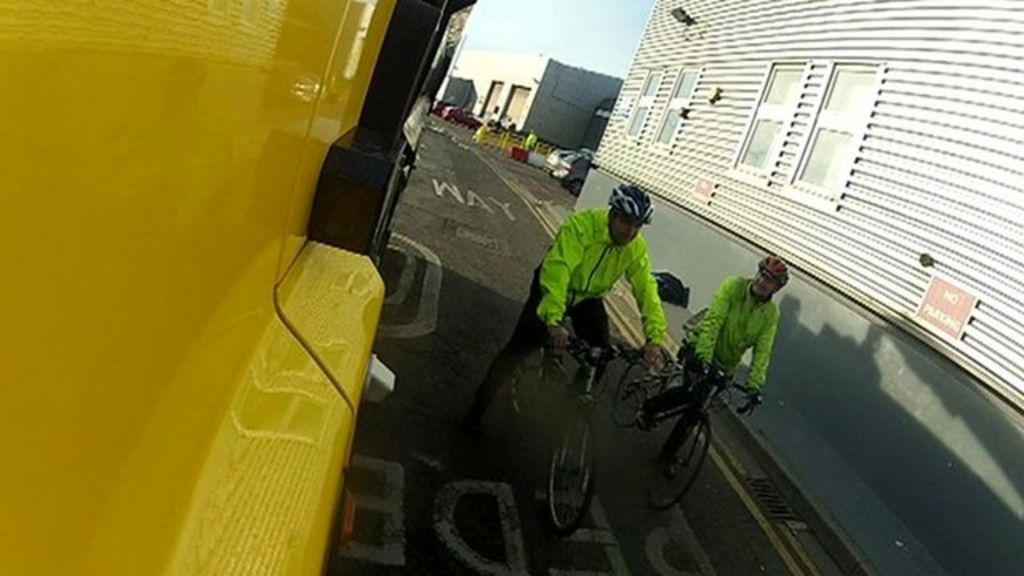 Ealing trial for lorry-cyclist warning system - BBC News
