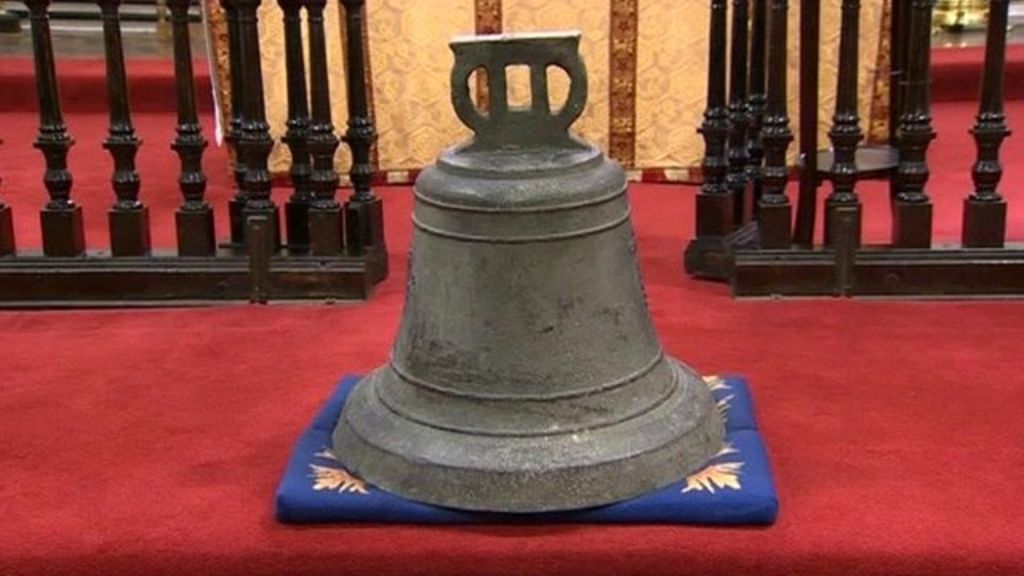 Bell salvaged from disaster returns to Santiago, Chile - BBC News