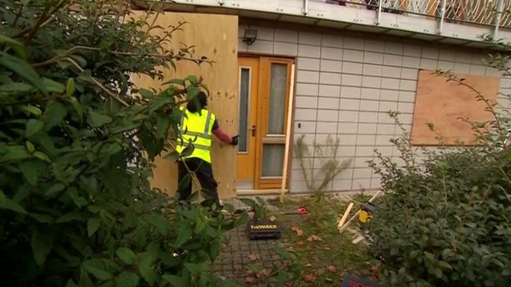 London slavery case women interviewed by police - BBC News