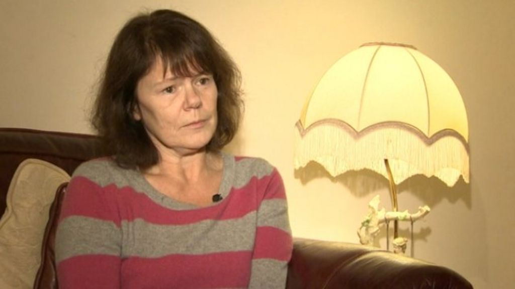 Elizabeth Calvert: 'Staff did not tell me my mother was dead' - BBC News