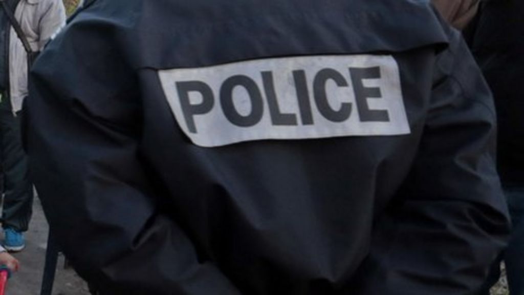 Two Britons killed in France car crash - BBC News