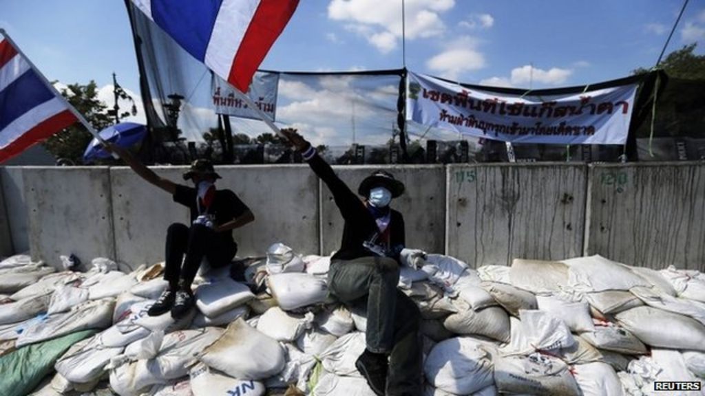 Dodging water cannon on front line of Bangkok protest - BBC News