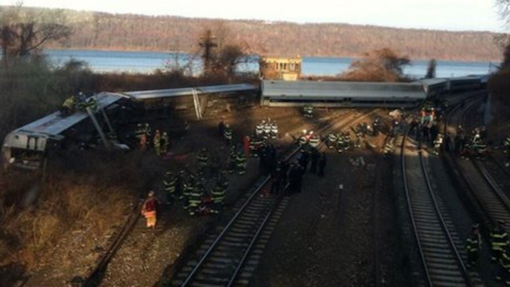 New York train crash: Metro-North derailment in Bronx - BBC News