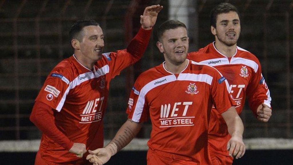 Portadown defeat Glentoran in Oval Premiership clash - BBC Sport