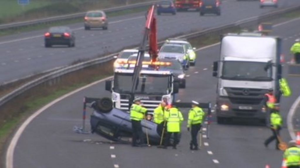 M5 crash closes motorway between Exeter and Cullompton - BBC News