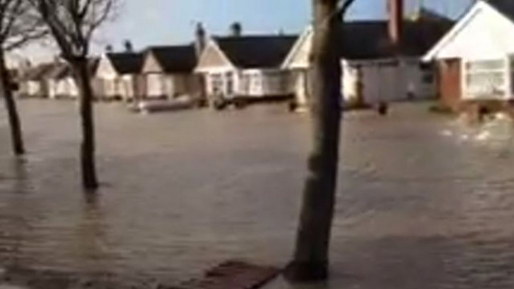 Evacuation as homes in Rhyl flood - BBC News