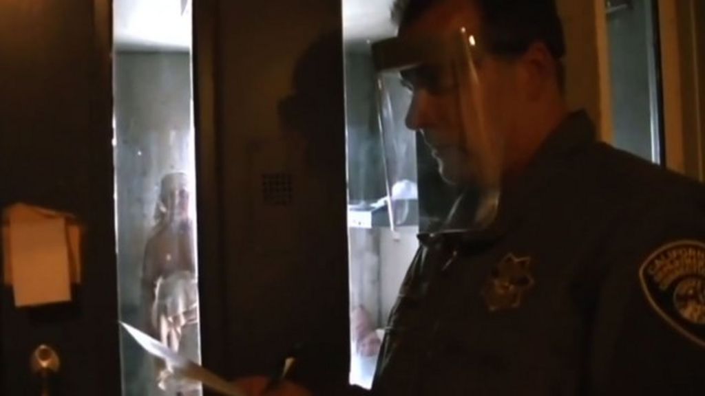 California guards use pepper spray to 'extract' prisoners - BBC News