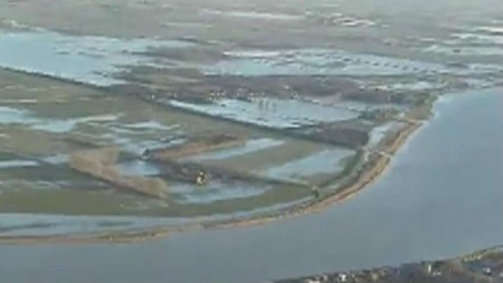 Hull and north Lincolnshire floods clean-up begins - BBC News