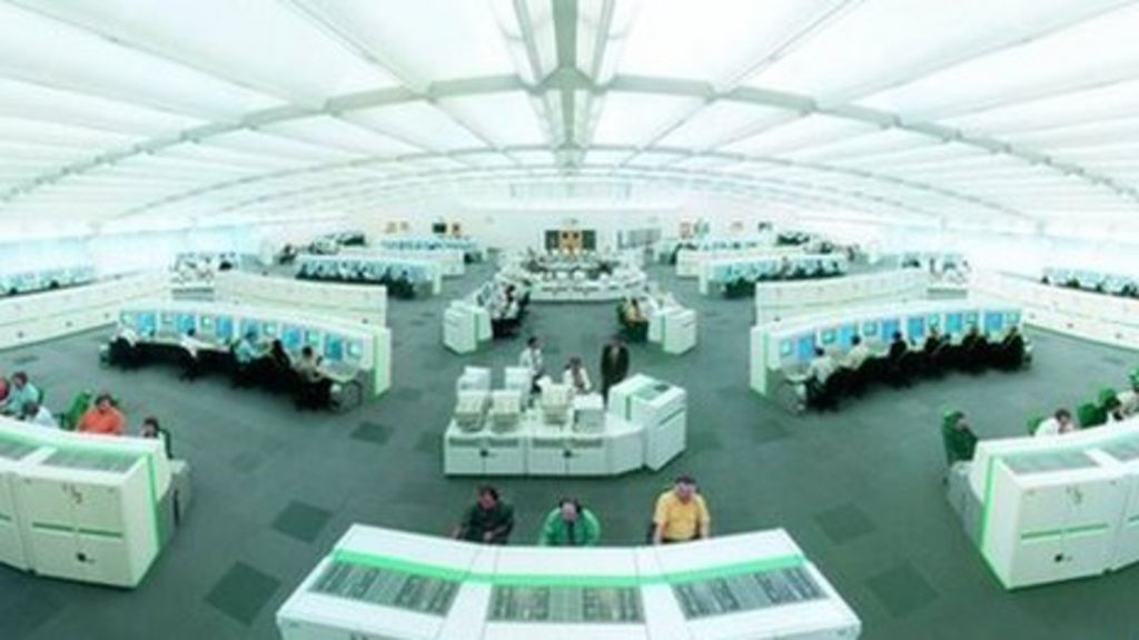 Swanwick air traffic control centre 'plagued by problems' - BBC News