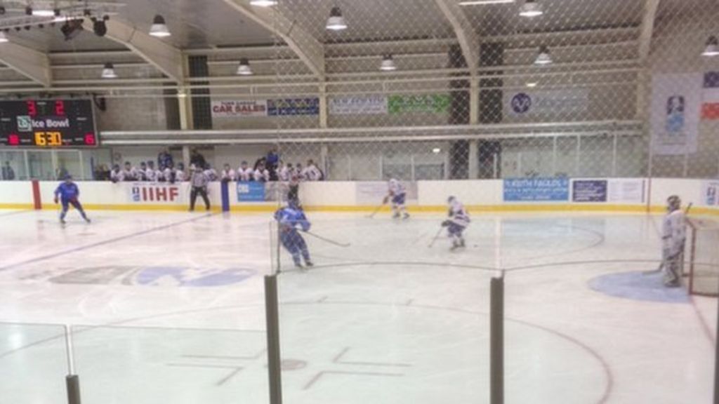 World ice hockey tournament in Dumfries starts in style - BBC News