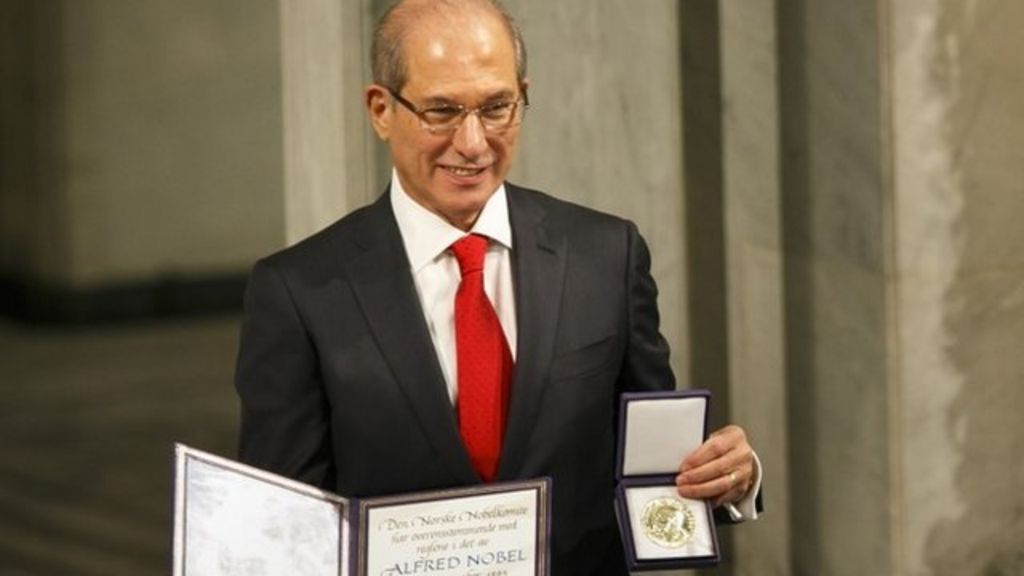 Nobel peace prize winner honours Nelson Mandela - BBC News