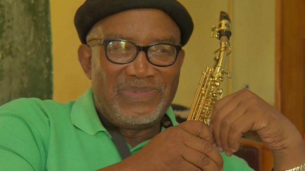 Nelson Mandela and his musical tributes - BBC News