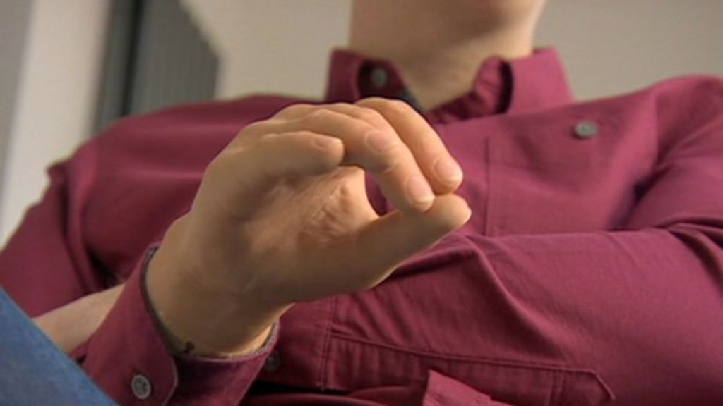 Soldier shows off his mind-controlled bionic limb - BBC Newsround