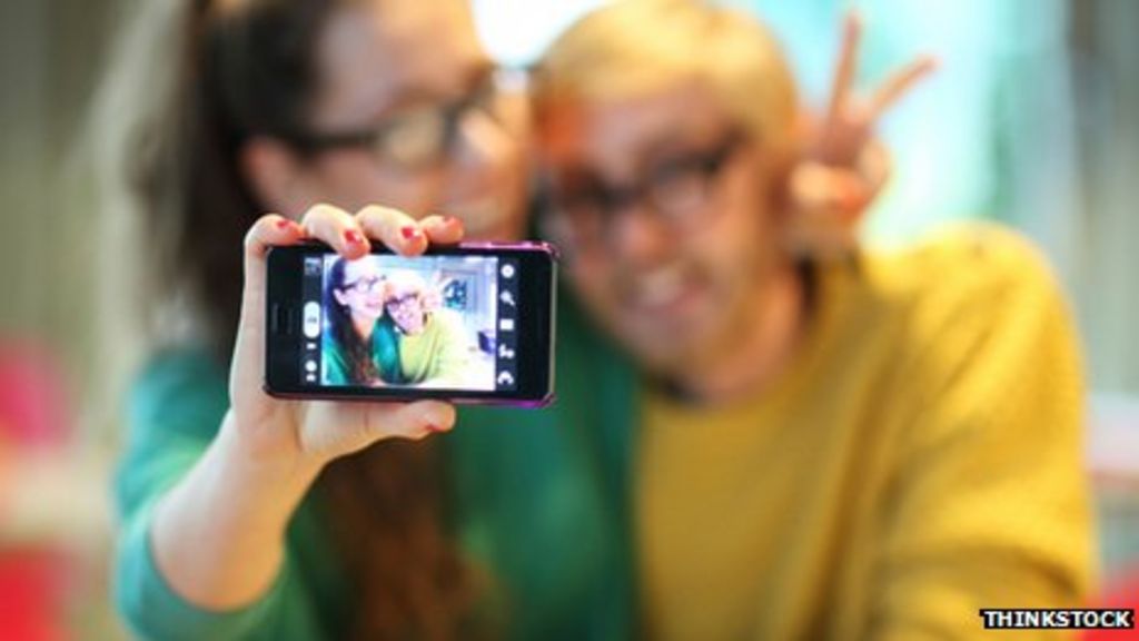 Paper Monitor: Selfie awareness - BBC News