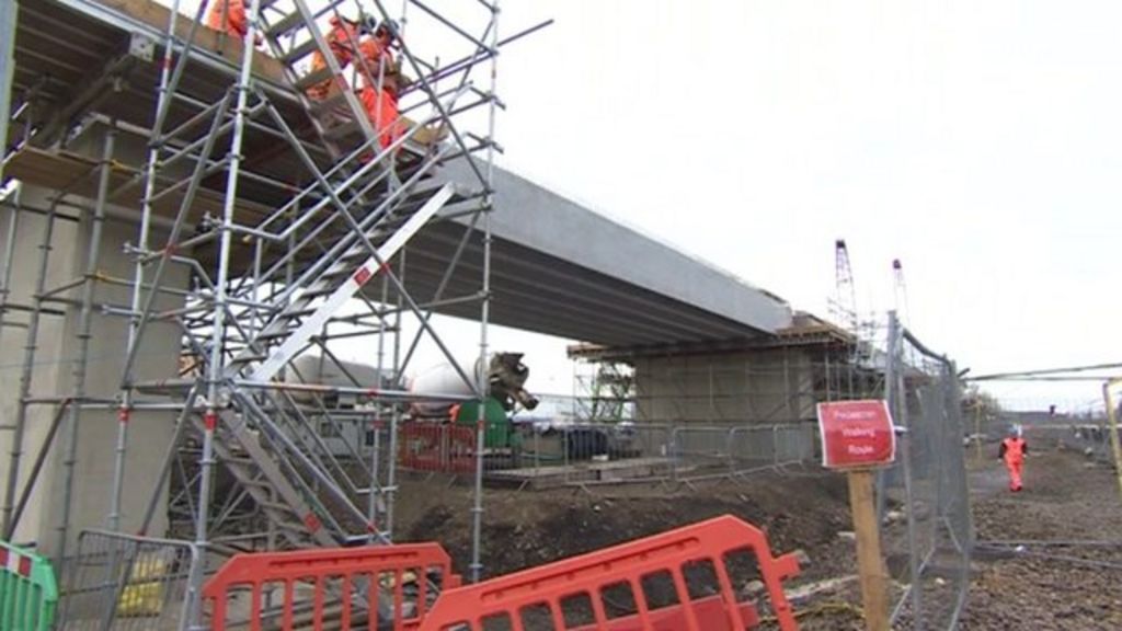 Work on Reading 'train flyover' under way - BBC News