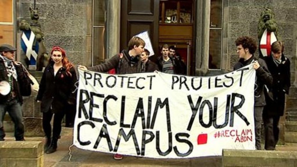 'Bullying' protest at University of Aberdeen - BBC News
