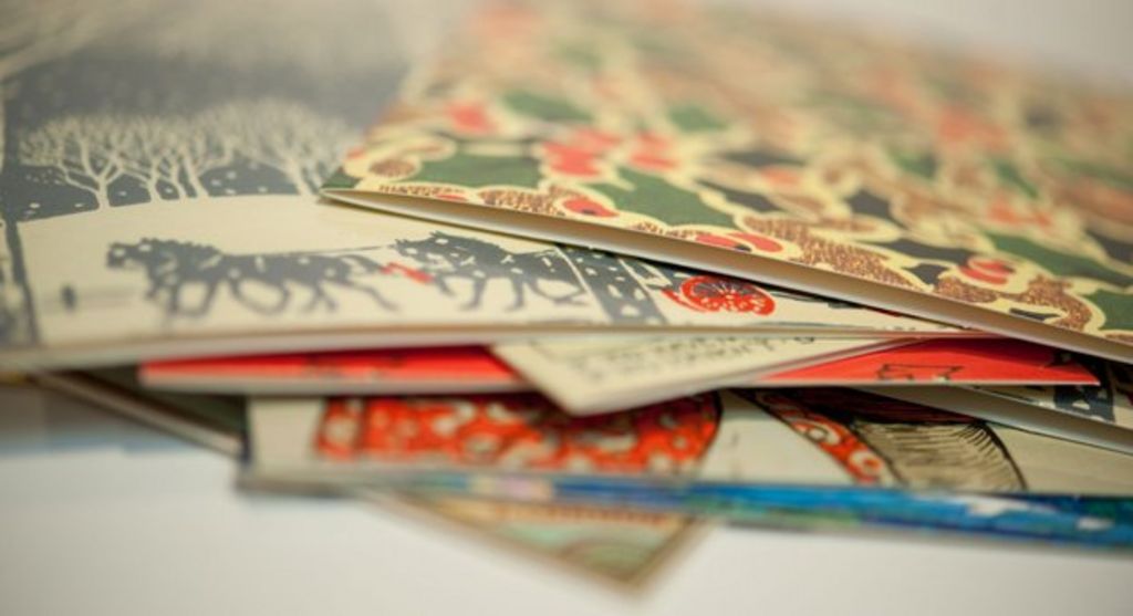 10 common Christmas card dilemmas - BBC News
