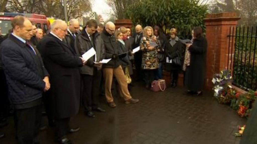 Clapham rail crash victims remembered - BBC News