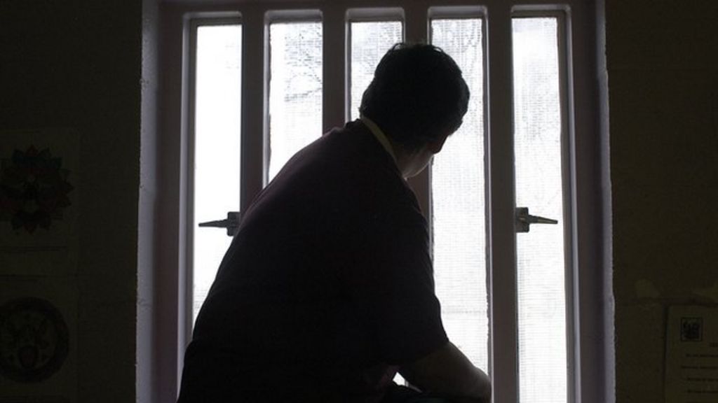 Self-harm 'four times more likely' in female prisoners - BBC News