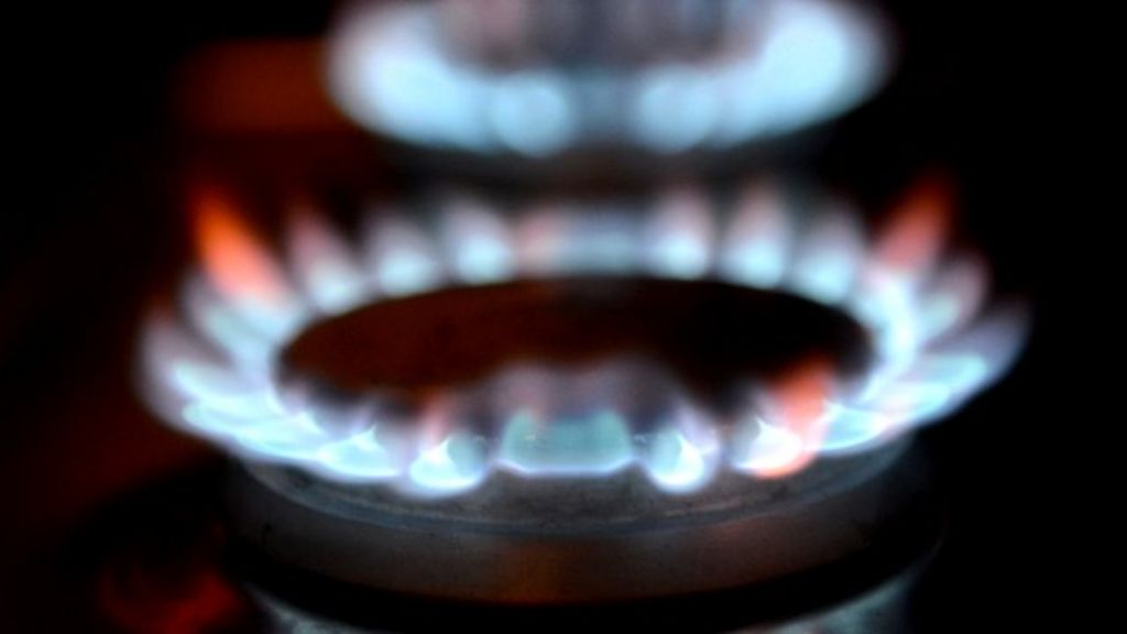 Meet the inspectors tackling Britain's energy thieves - BBC News