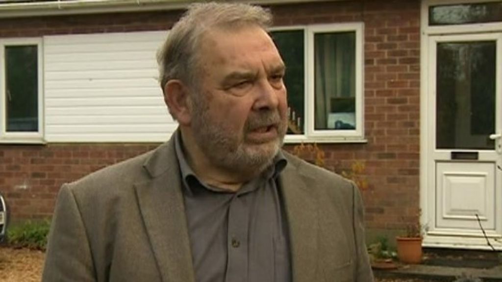 Lord Hanningfield defends Lords attendance record - BBC News