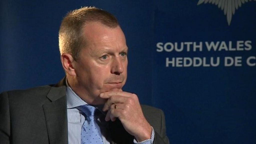 Watkins 'no remorse' for child abuse, says detective - BBC News