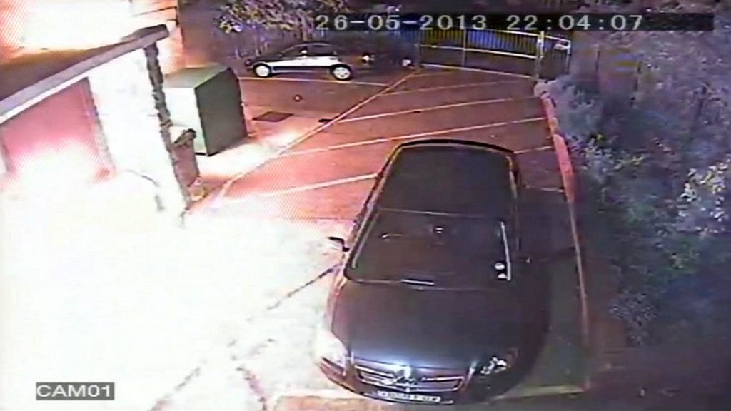 Grimsby mosque attackers jailed for six years - BBC News