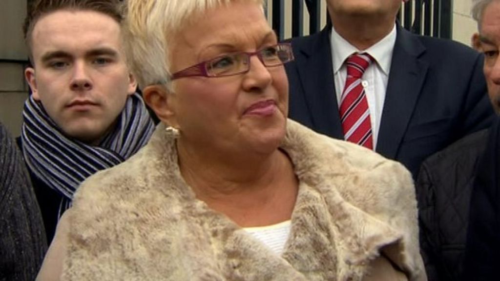 Ruth Patterson Facebook prosecution: charge withdrawn - BBC News