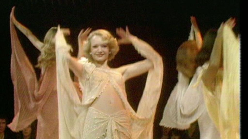 Legs and Co's first TOTP appearance - BBC News