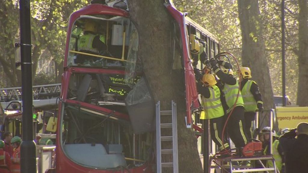 Two critically injured in south London bus crash - BBC News
