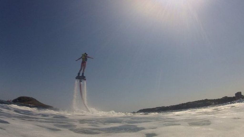 Amazing pictures of people using jet powered boots - BBC Newsround