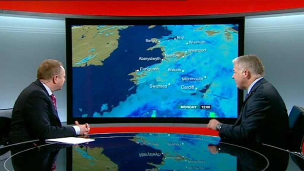 Weatherman Derek Brockway explains cause of storm - BBC News