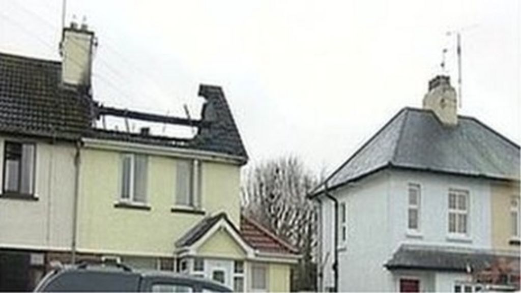 Power line collapses onto Mayobridge home - BBC News