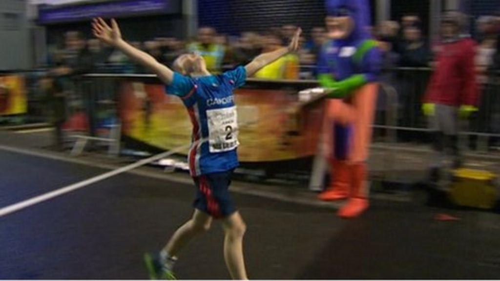 Hundreds join Nos Galan races in Mountain Ash - BBC News